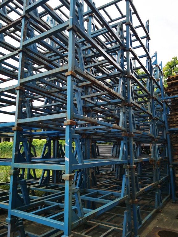 STACKABLE STEEL RACK, Everything Else on Carousell