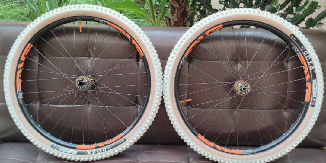 Da Bomb UFO Jet Fuel Premium Hubs & Rims (27.5), Sports Equipment ...