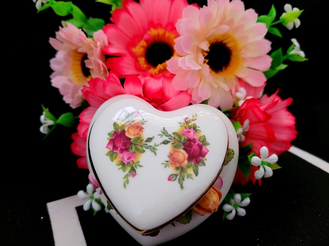 Royal Albert OCR Series, Furniture & Home Living, Home Decor, Vases ...