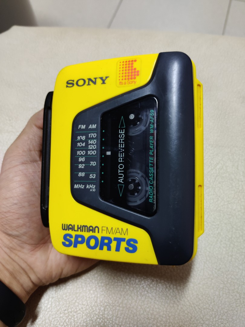 Sony Walkman Sports FM/AM with Cassette, Audio, Portable Music Players ...