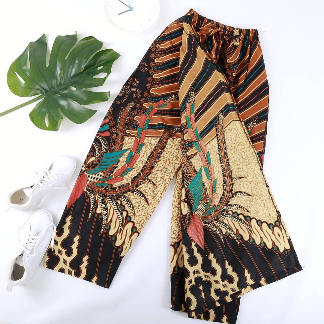 Batik Universal (seluar batik), Women's Fashion, Bottoms, Skirts on ...