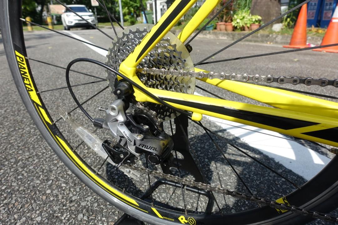 GIANT TCR 6600 SRAM Rival 1x11-speed Shimano 105 equivalent Rim Brakes ...