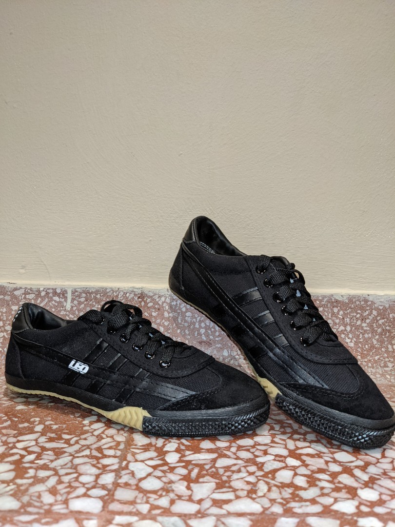 Kasut Futsal Leo, Sports Equipment, Sports & Games, Racket & Ball ...