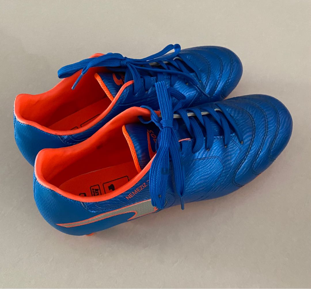 Kronos Soccer Shoes, Men's Fashion, Footwear, Sneakers on Carousell