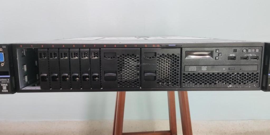 Lenovo System x3650 M5 Server 1x Intel® Xeon® Processor E5-2640 v3 2.60 ...