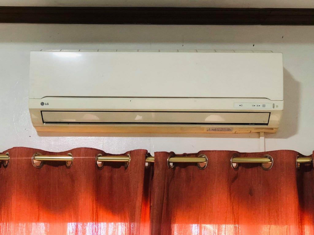 LG split type aircon (non-inverter), TV & Home Appliances, Air ...