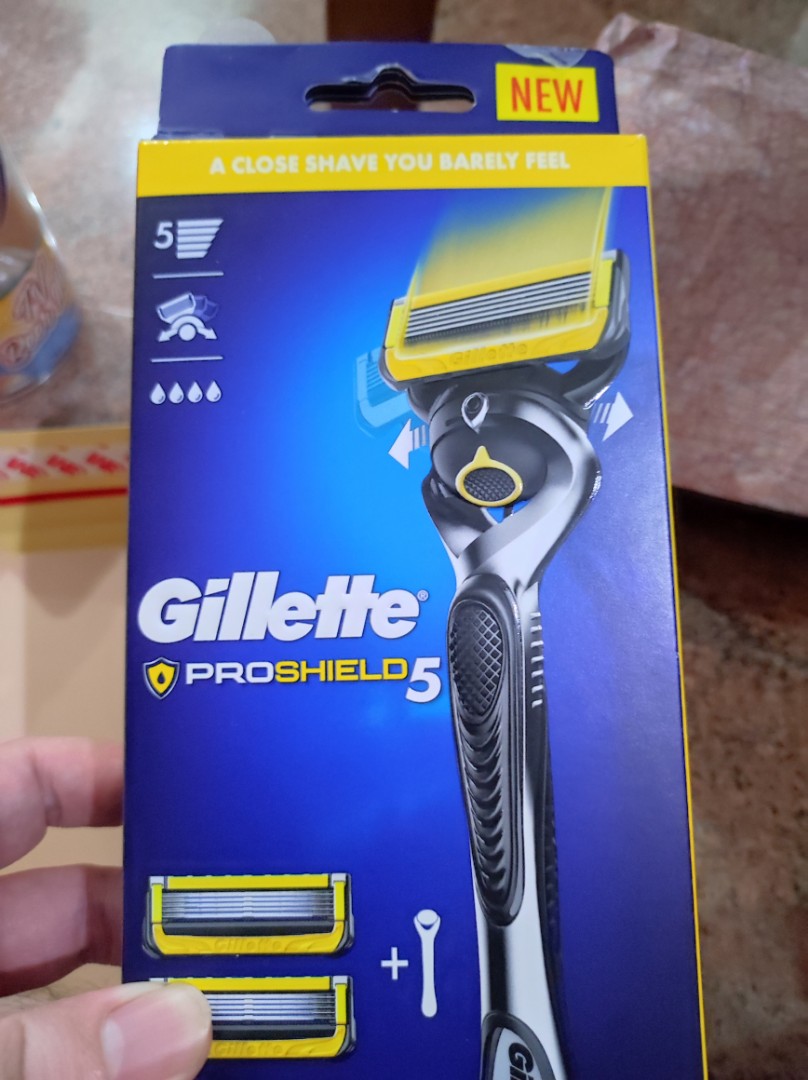 Gillette proshield 5, Beauty & Personal Care, Men's Grooming on Carousell