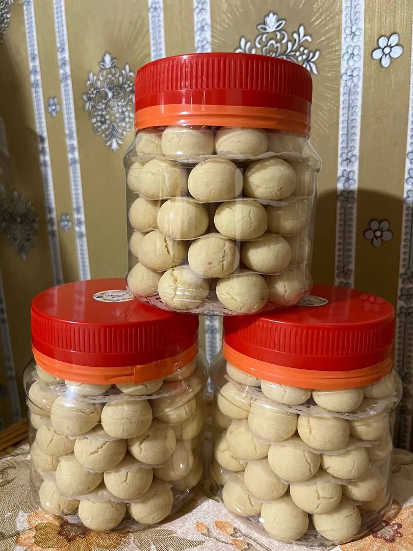 Homemade kuih Rose & suji, Food & Drinks, Homemade Bakes on Carousell