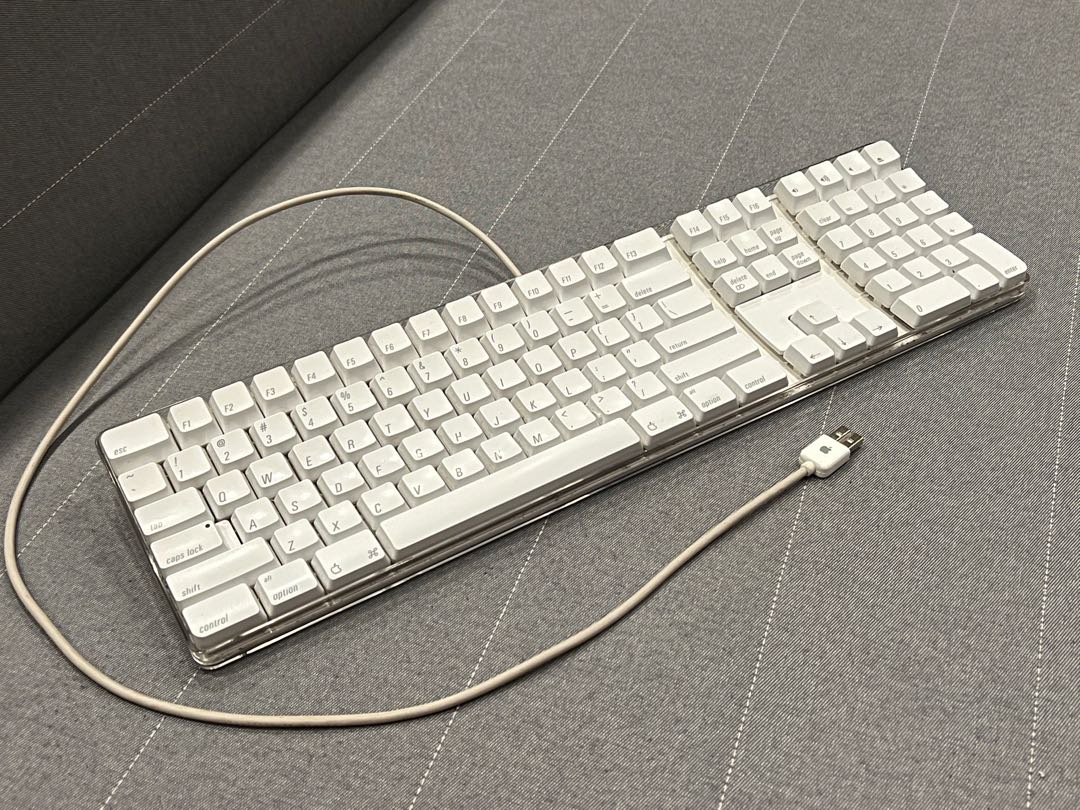 原裝 Apple USB 有線機械 Keyboard, 電腦＆科技, 電腦周邊及配件, 電腦鍵盤及相關產品 - Carousell