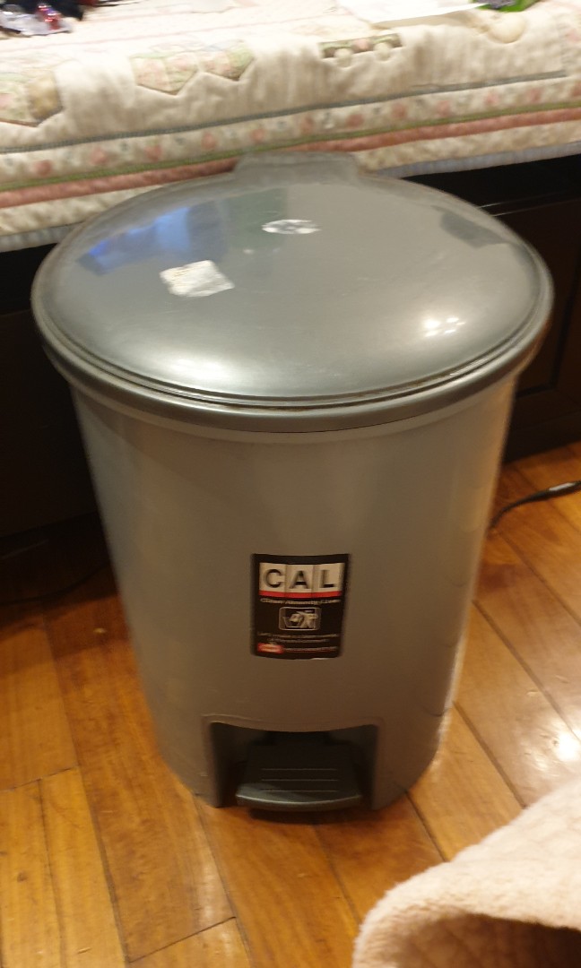 Foot operated trash can, Furniture & Home Living, Cleaning & Homecare ...