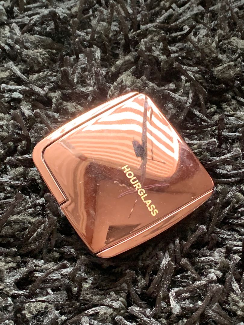 HOURGLASS POWDER, Beauty & Personal Care, Face, Makeup on Carousell