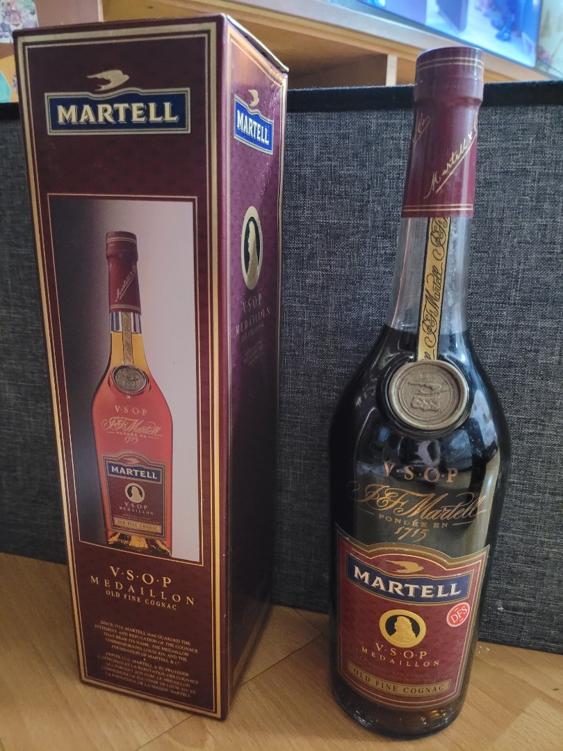 Martell V.S.O.P Medaillon Martell 1715 Old Fine Cognac, Food & Drinks, Alcoholic Beverages on ...