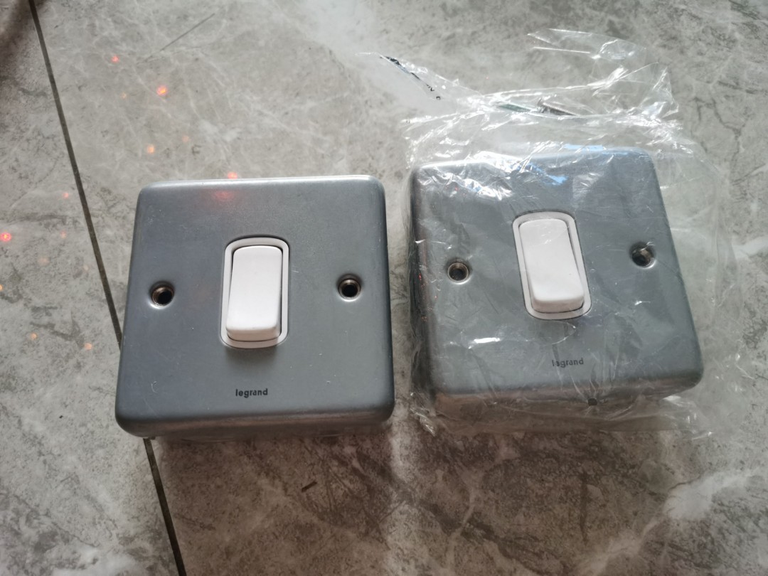 Metalclad 1G1W Switch, TV & Home Appliances, Electrical, Adaptors ...
