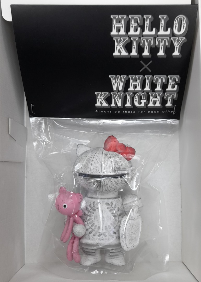 unbox hello kitty x Eric so white knight, 興趣及遊戲, 玩具 & 遊戲類 - Carousell