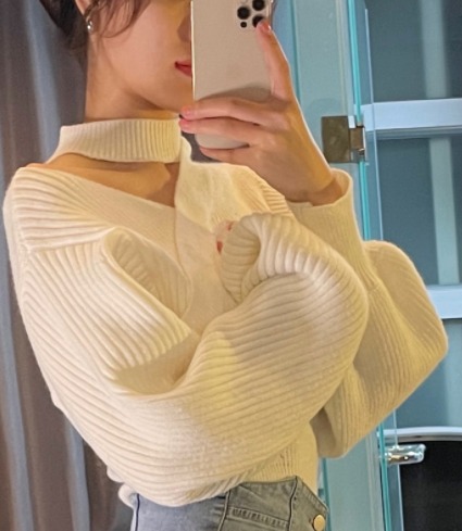 V Cut Top Trendy Streetwear, Women's Fashion, Tops, Shirts on Carousell