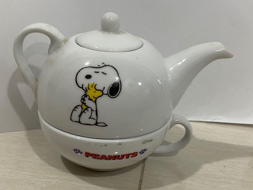 Vintage peanut teapot and cup set, Hobbies & Toys, Memorabilia ...