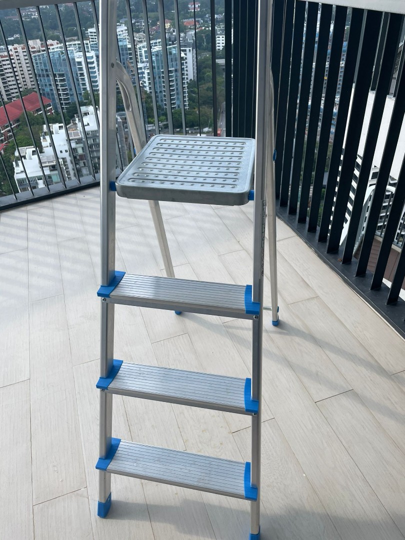 4 steps sturdy ladder, Furniture & Home Living, Home Improvement ...