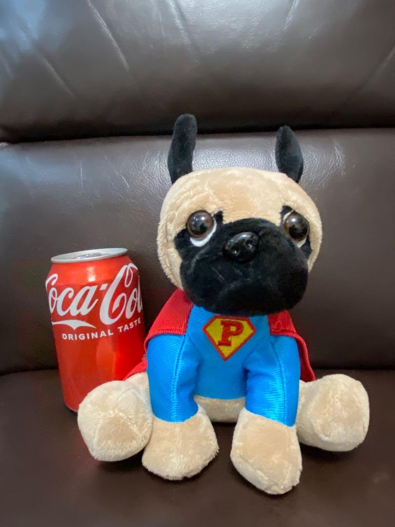 八哥 pug 大公仔 AIA嘉年華 獎品 扮超人 superman, 興趣及遊戲, 玩具 & 遊戲類 - Carousell