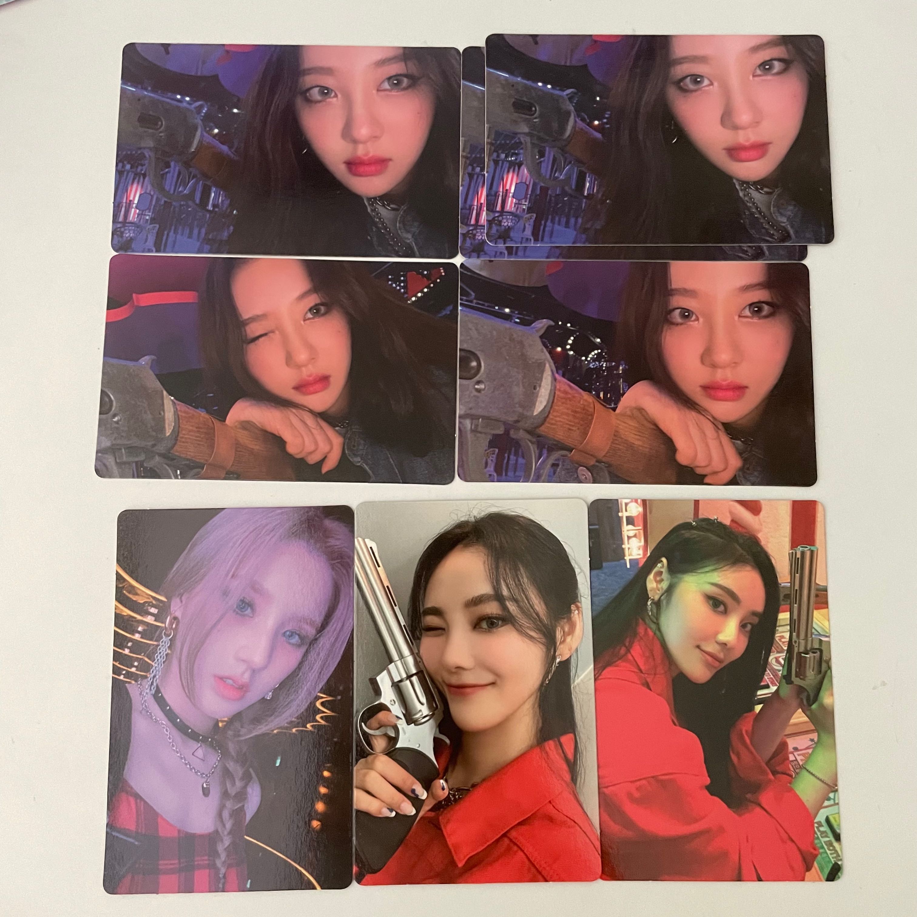 loona not friends photocards yves heejin jinsoul, Hobbies & Toys ...