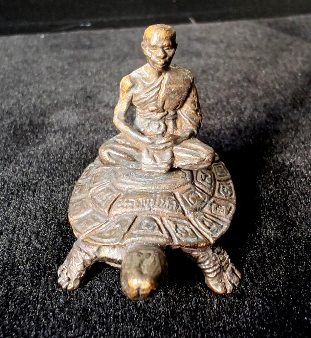 Lp Liew sitting on turtle / tortoise Mini Bucha BE 2538, Hobbies & Toys ...