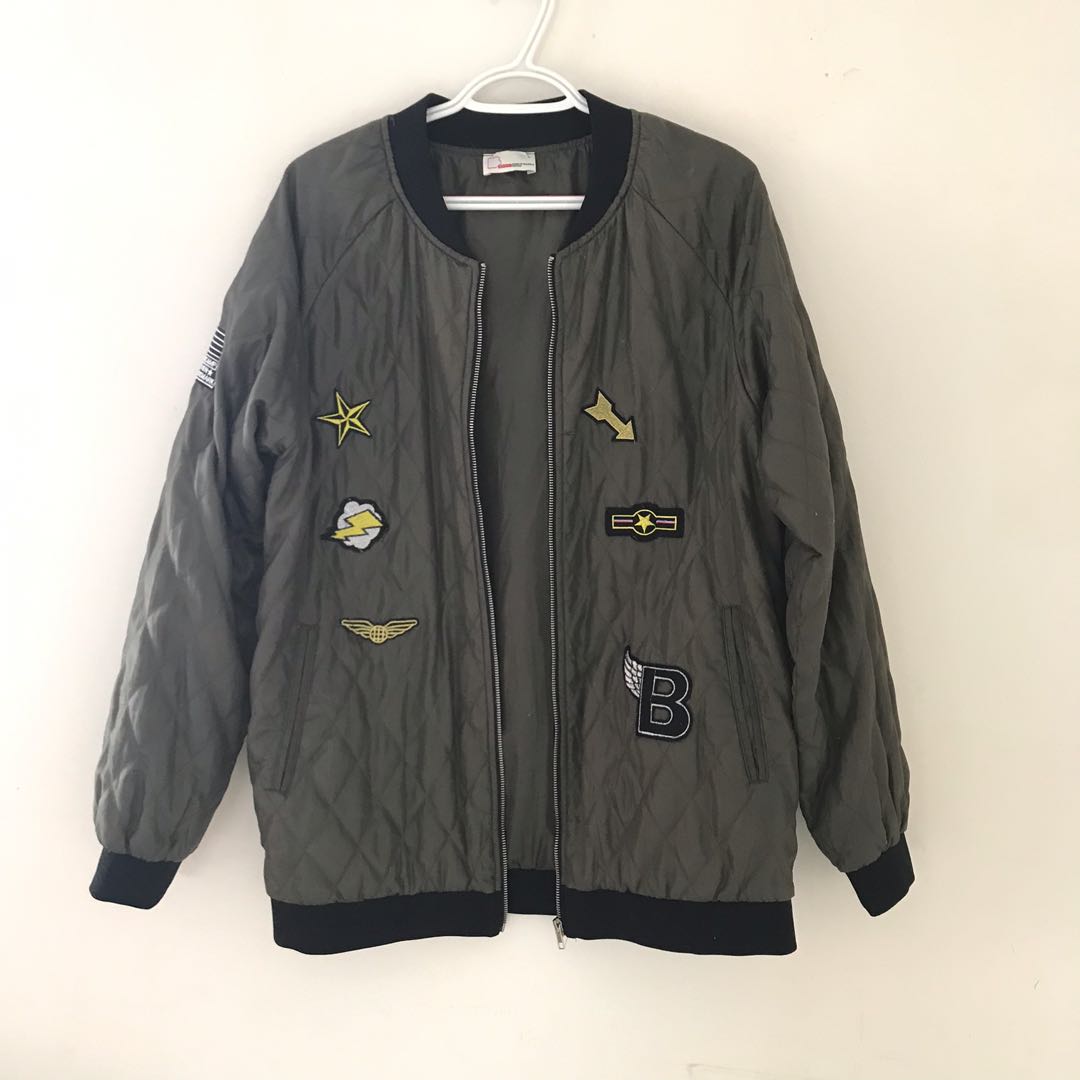 BENCH army green bomber jacket with patches, Men's Fashion, Coats ...