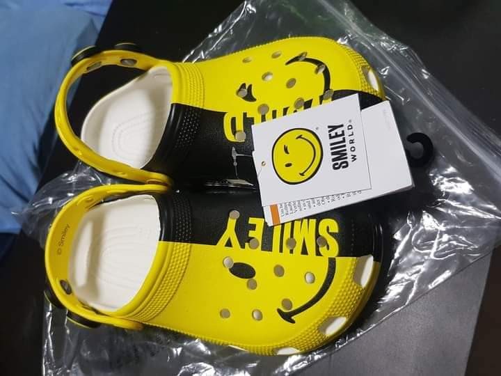 Crocs Smiley Clogs, Women's Fashion, Footwear, Shoe inserts on Carousell