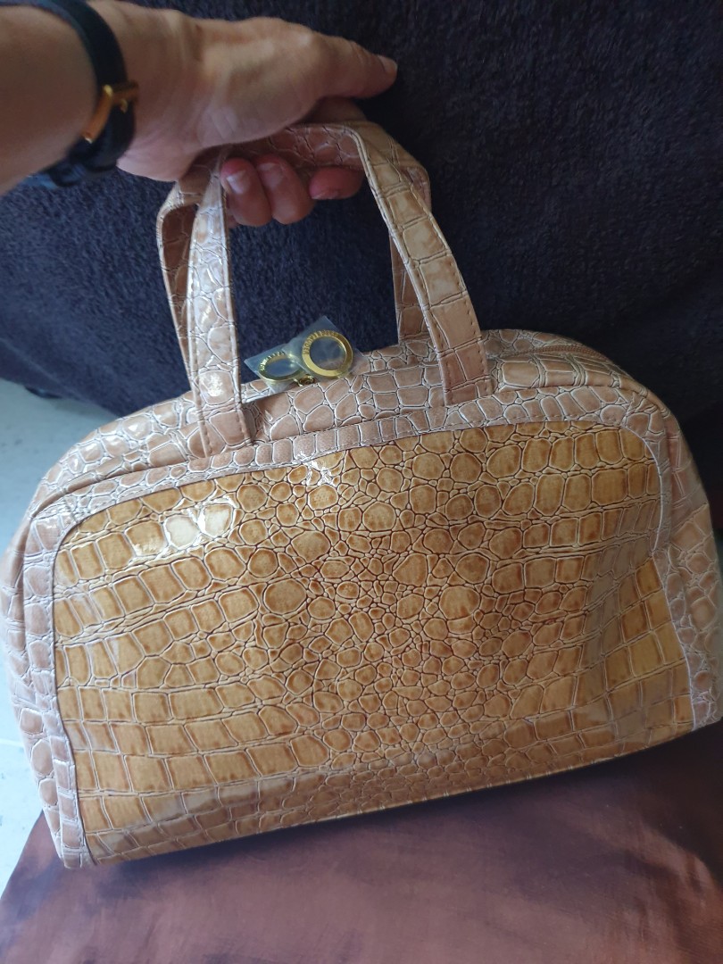 Estee Lauder Bag, Women's Fashion, Bags & Wallets, Purses & Pouches on ...