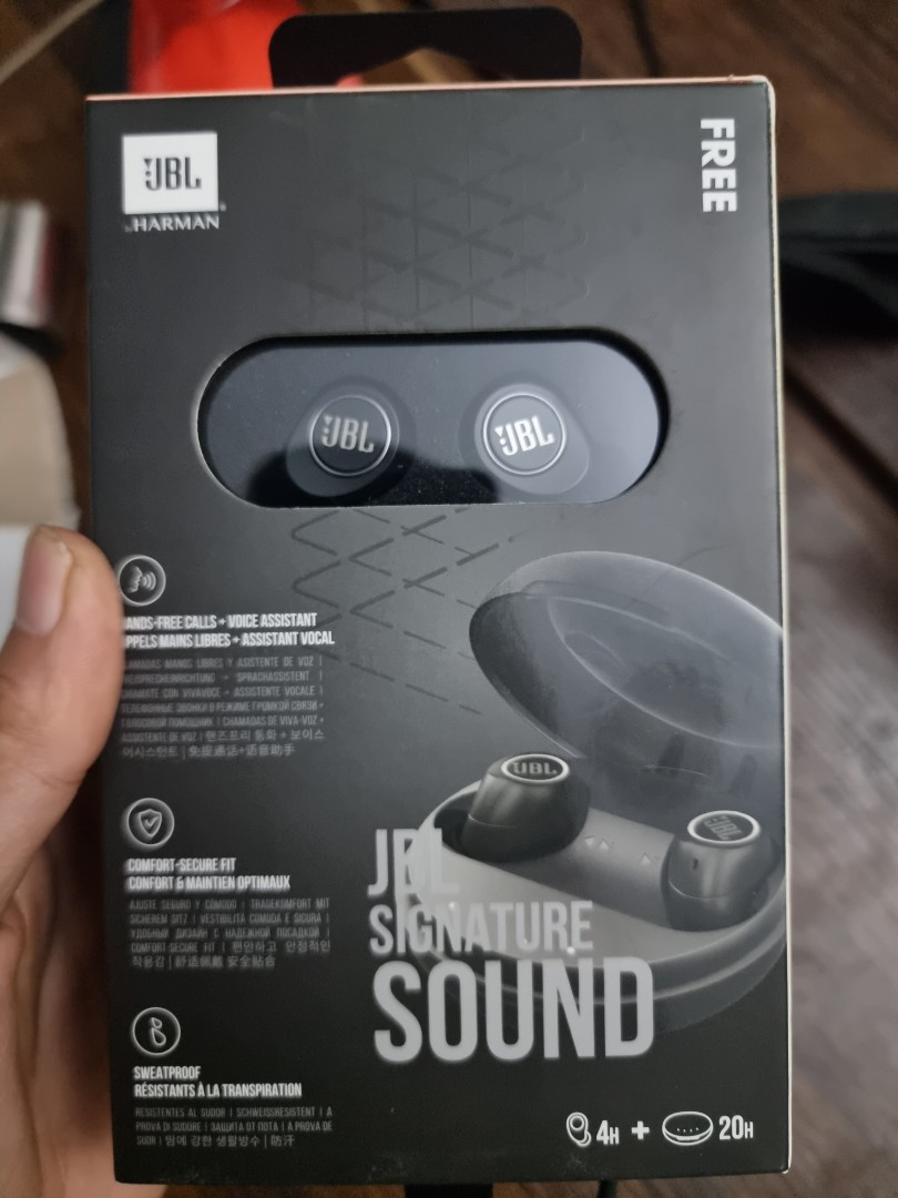 Jbl bluetooth ear buds, Audio, Earphones on Carousell