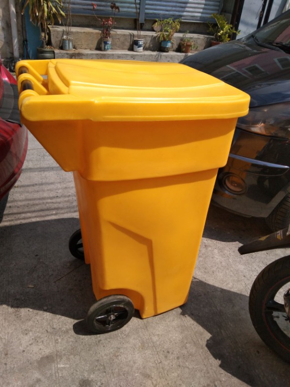 rolling bin trash bin, Furniture & Home Living, Cleaning & Homecare ...