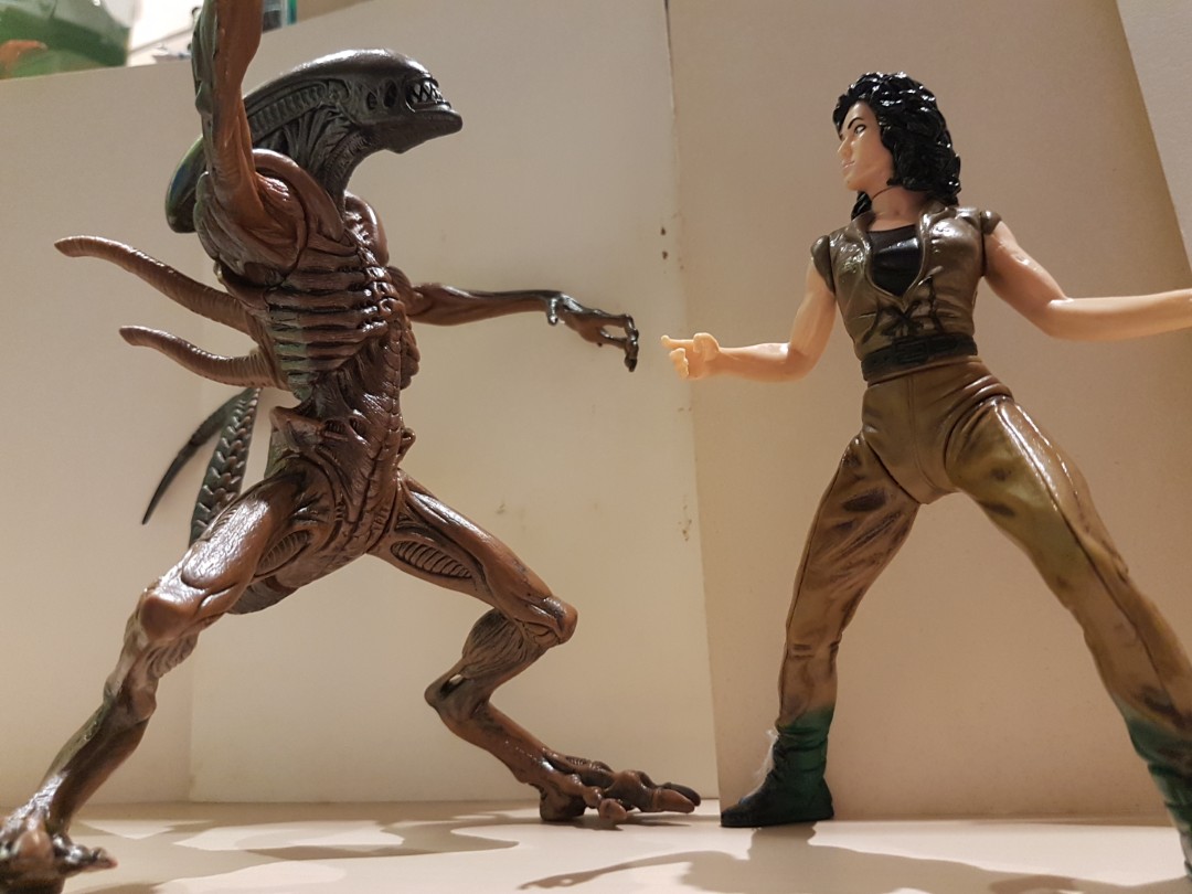 Aliens ( BOTH)( warrior alien vs Ripley), Hobbies & Toys, Toys & Games ...