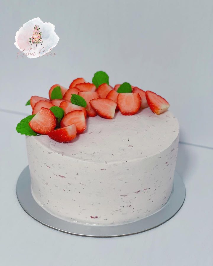 Strawberry Overload Cake, Food & Drinks, Homemade Bakes on Carousell