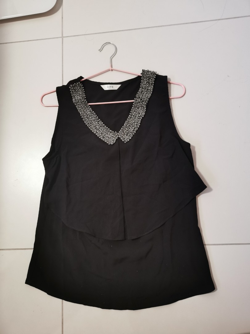 Iora top, Women's Fashion, Tops, Sleeveless on Carousell