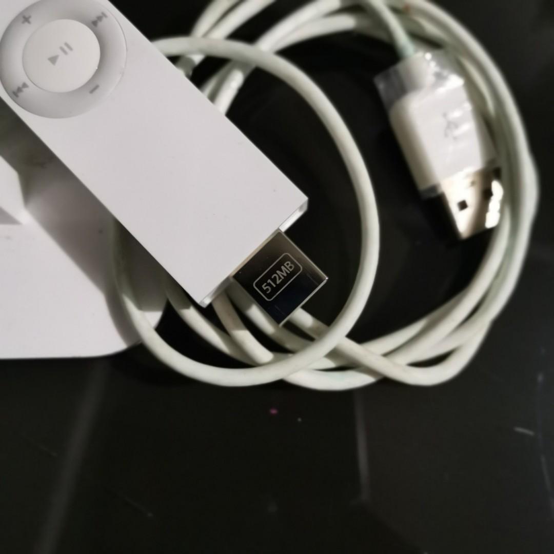 Ipod shuffle gen 1 rare, Elektronik, Lainnya di Carousell