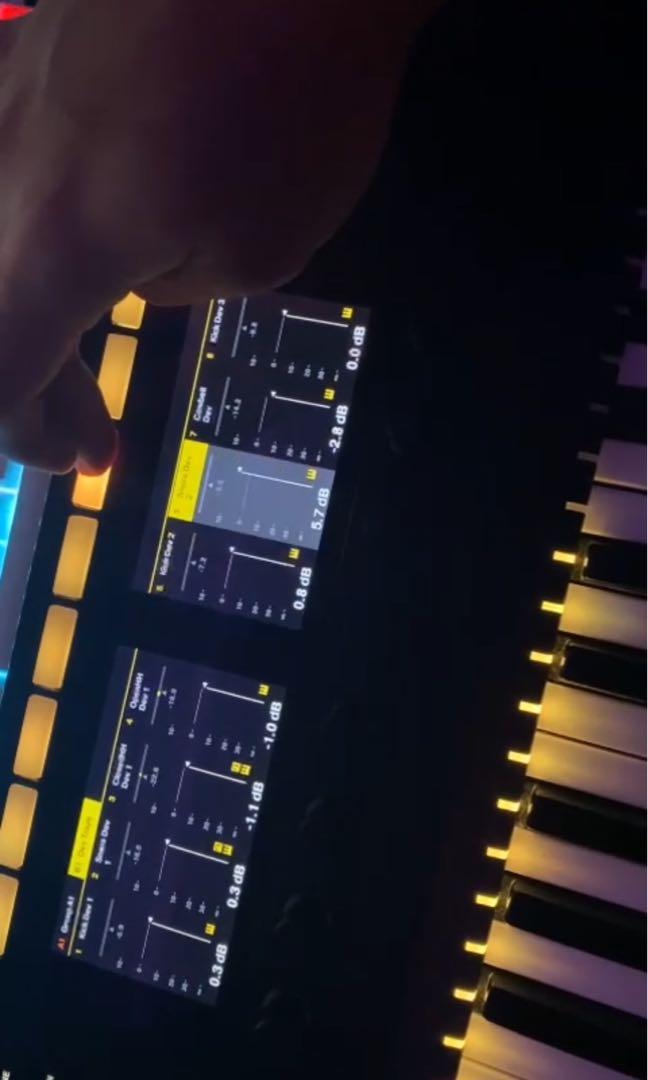 Native instruments S49 Mkii, Hobbies & Toys, Music & Media, Musical ...