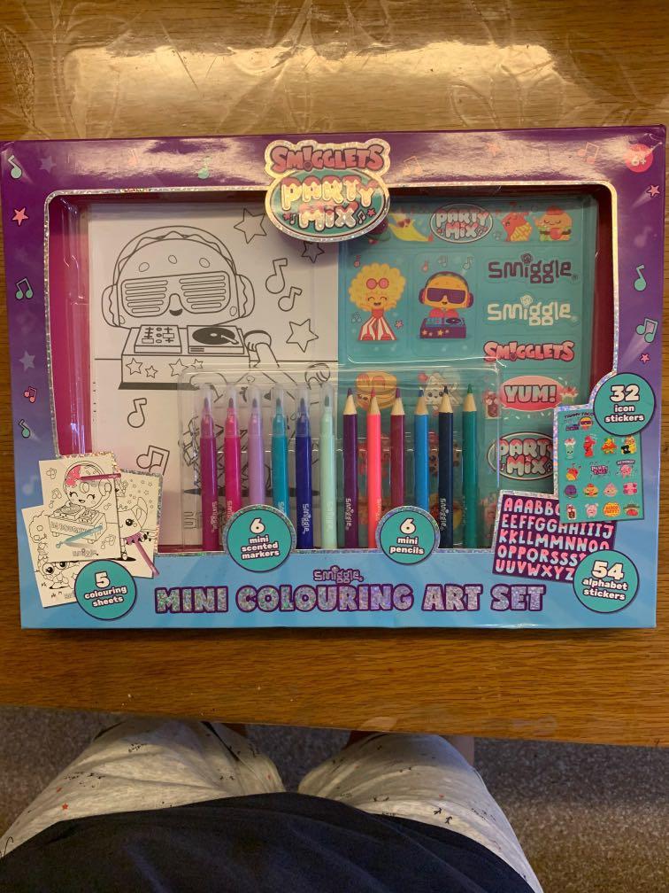 BN Smiggle Colouring Set, Hobbies & Toys, Stationery & Craft, Art ...