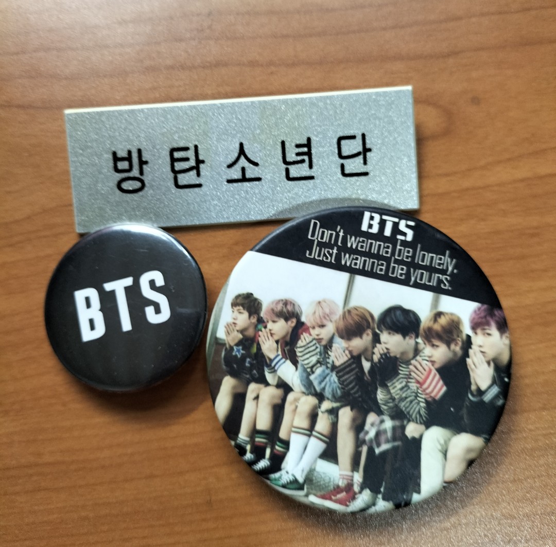 BTS badges, Hobbies & Toys, Memorabilia & Collectibles, Fan Merchandise ...
