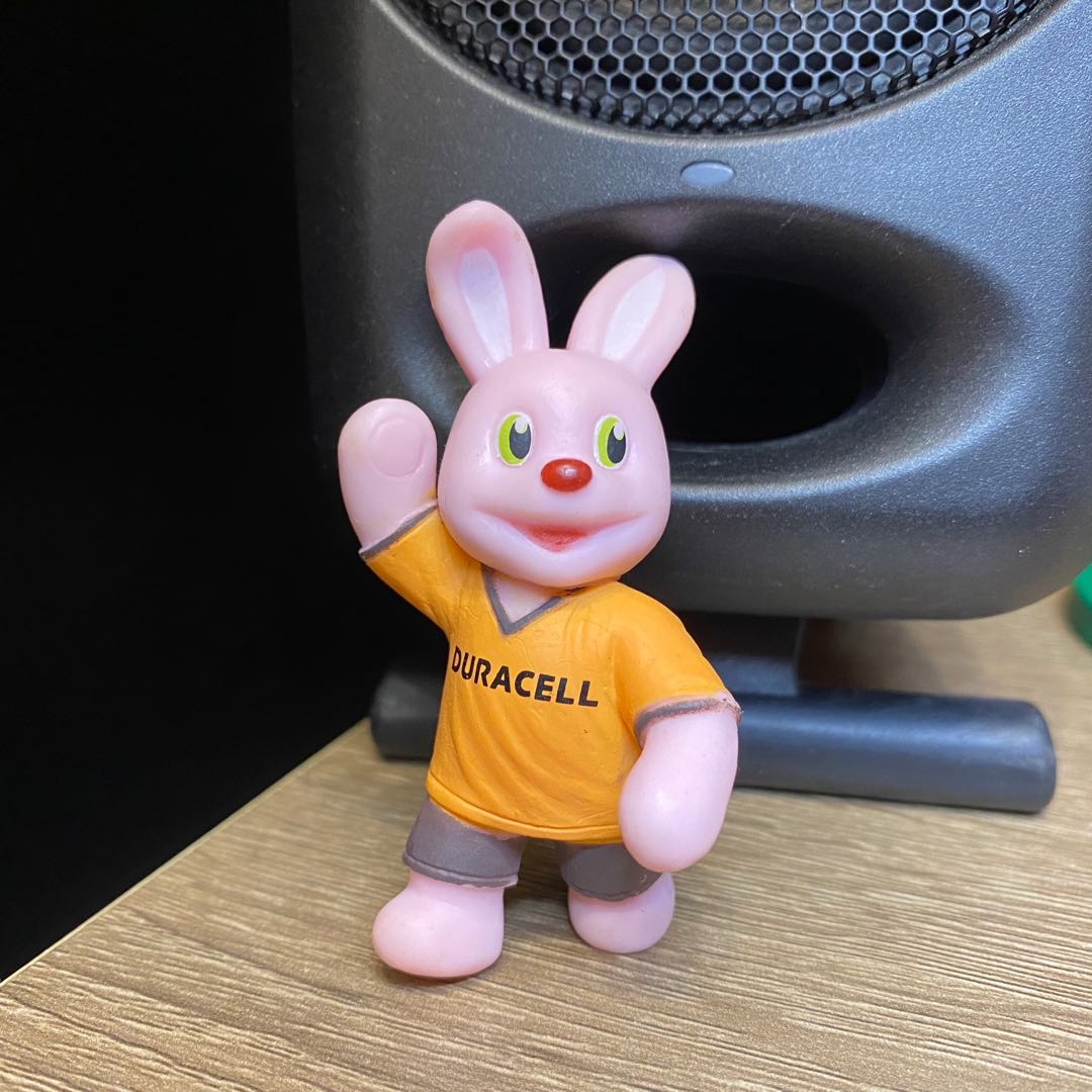 Duracell mascot rabbit 金霸王 電芯 電池 吉祥物 兔仔, 興趣及遊戲, 玩具 & 遊戲類 - Carousell