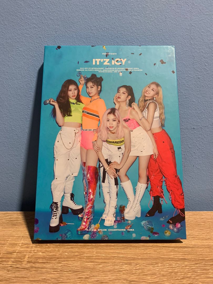 itzy it’z icy album, Hobbies & Toys, Memorabilia & Collectibles, K-Wave ...