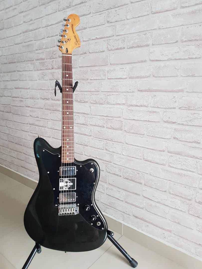 Squire 20th anniversary black sparkle Jagmaster, Hobbies & Toys, Music ...