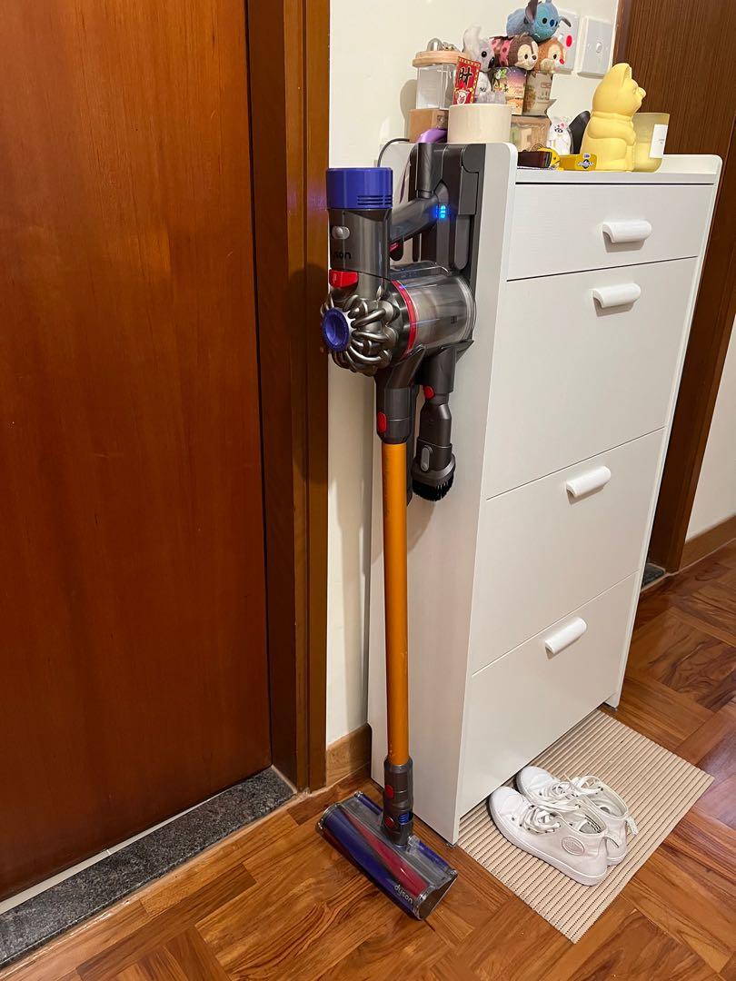 Dyson V8 Fluffy Origin, 家庭電器, 轉插器及插頭 - Carousell