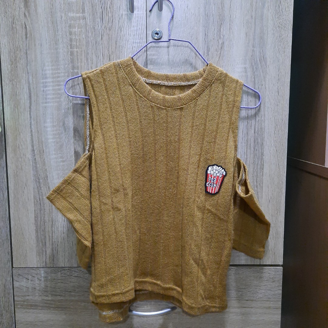 Popcorn shoulder cutoff top, Women's Fashion, Tops, Others Tops on ...