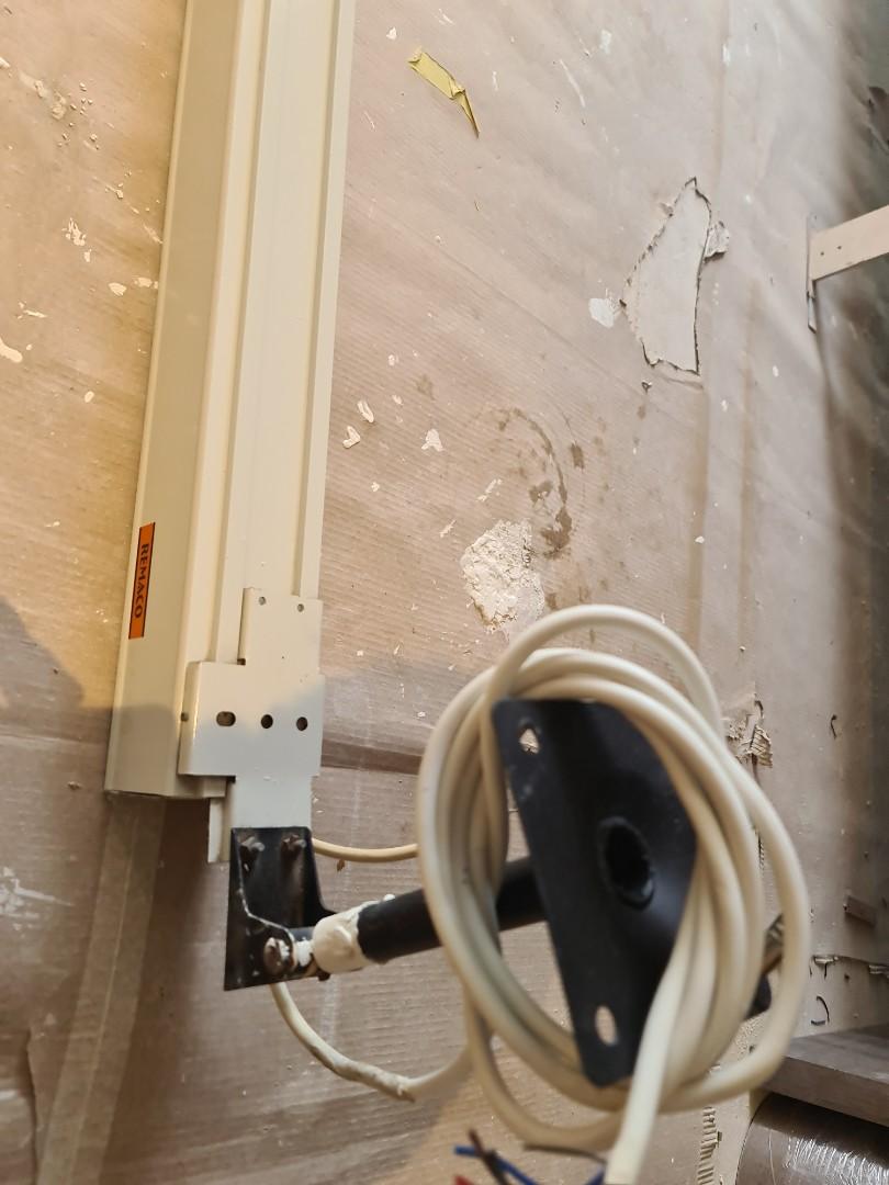 Remaco Motorized Projector Screen, TV & Home Appliances, TV ...