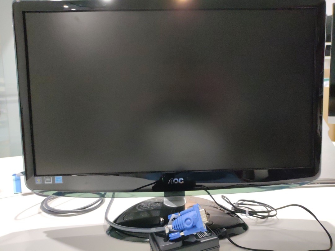 AOC VGA 20" Monitor External Display, Computers & Tech, Desktops on ...