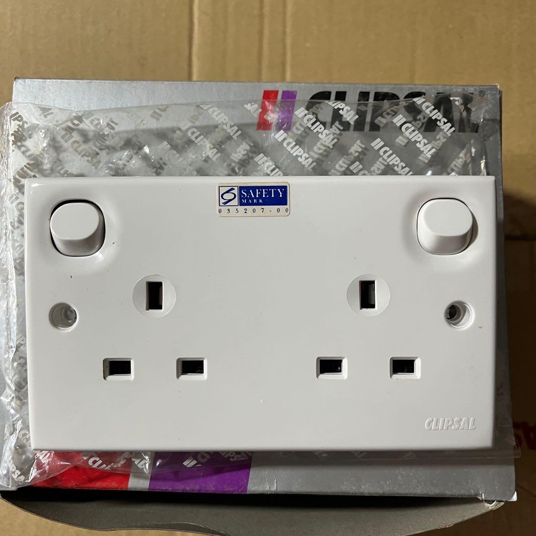 Clipsal 2-gang power socket, TV & Home Appliances, Electrical, Adaptors ...