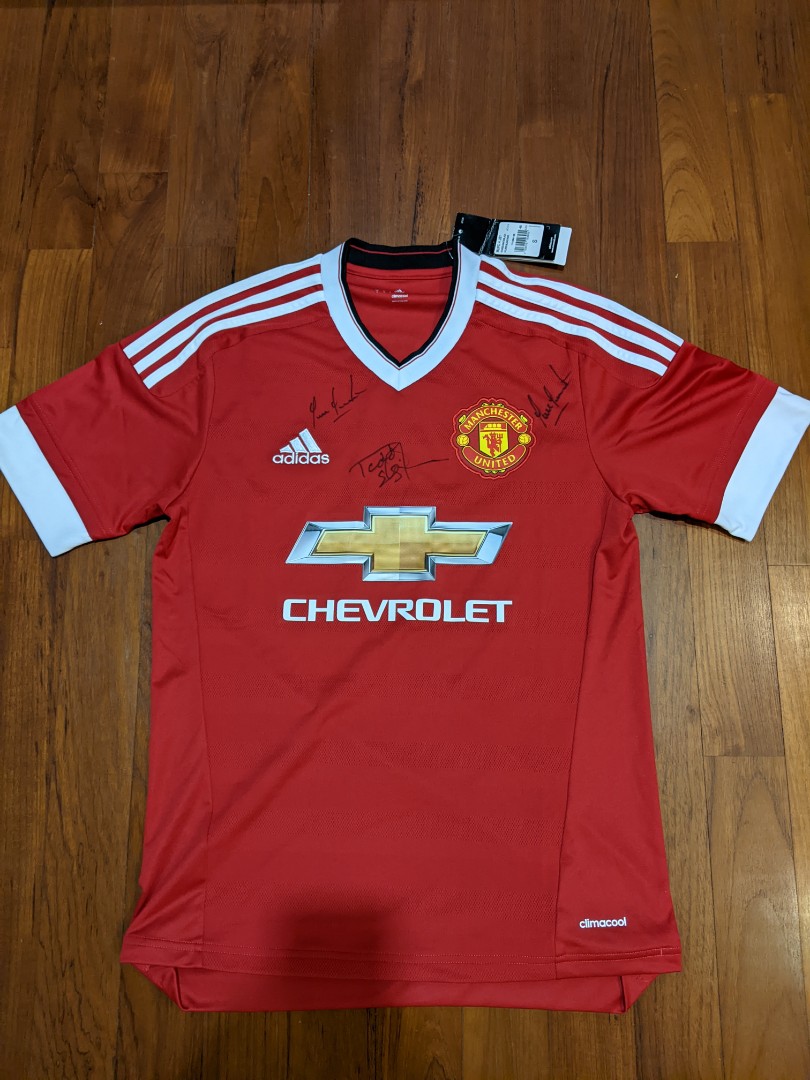 Official Manchester United Jersey signed by Teddy Sheringham and Paul ...