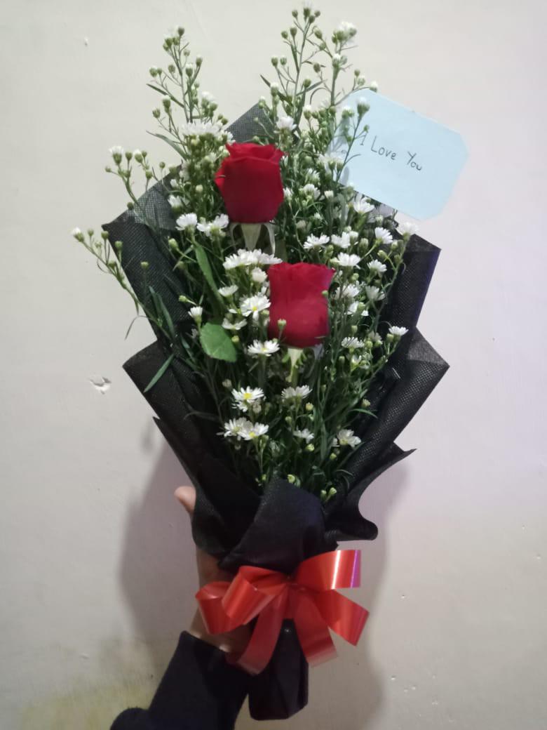 Berbagai buket bunga mawar asli dan segar, Perkebunan di Carousell