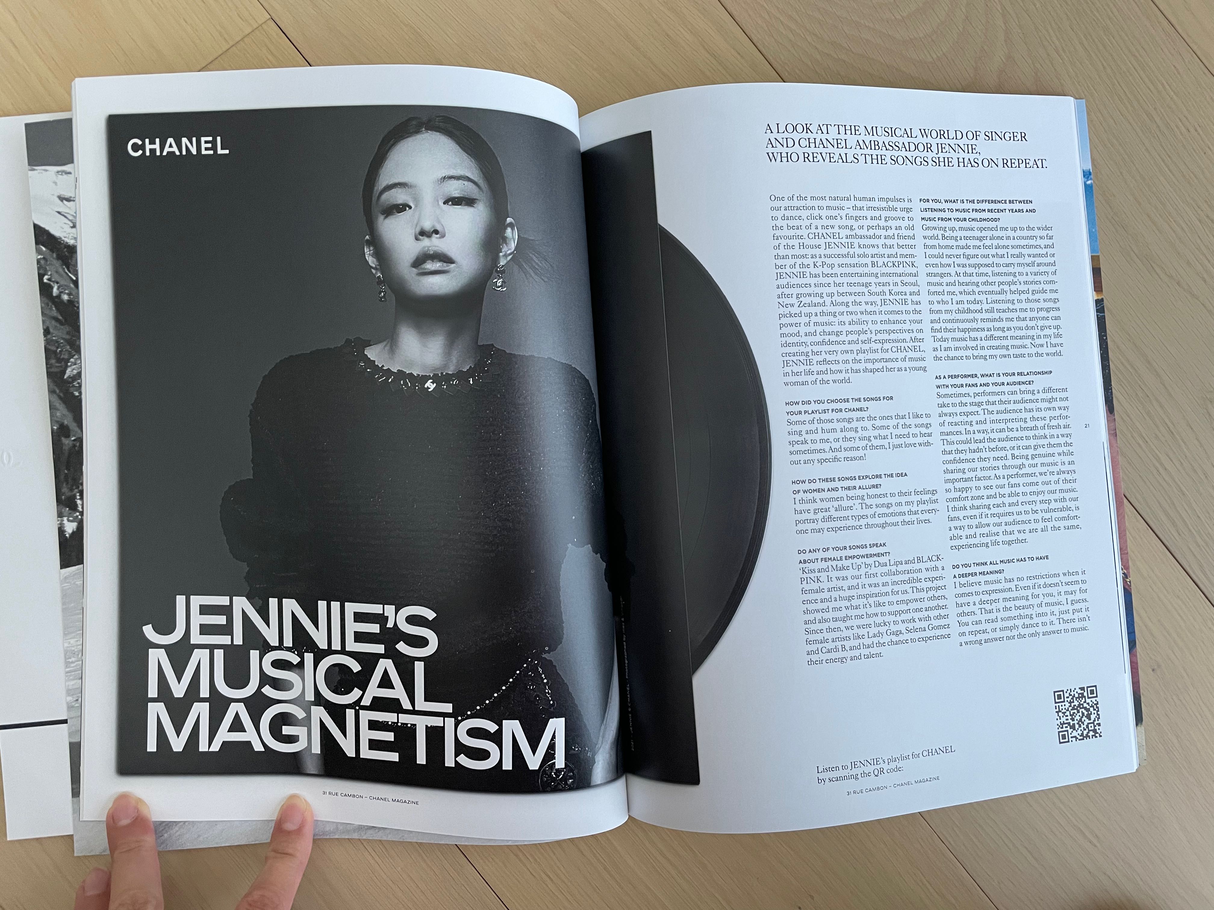 Chanel magazine 2021 jennie blackpink, 興趣及遊戲, 書本 & 文具, 小說 & 故事書 - Carousell