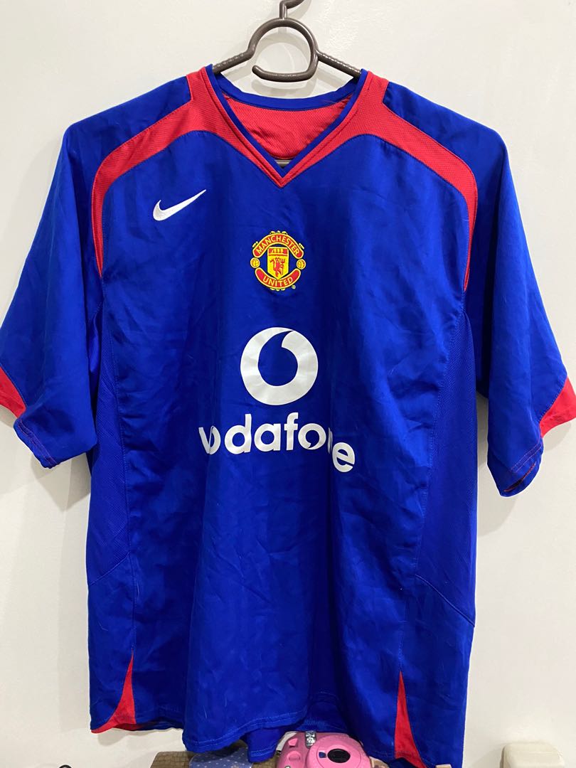 Manchester United. Vodafone, Men's Fashion, Activewear on Carousell