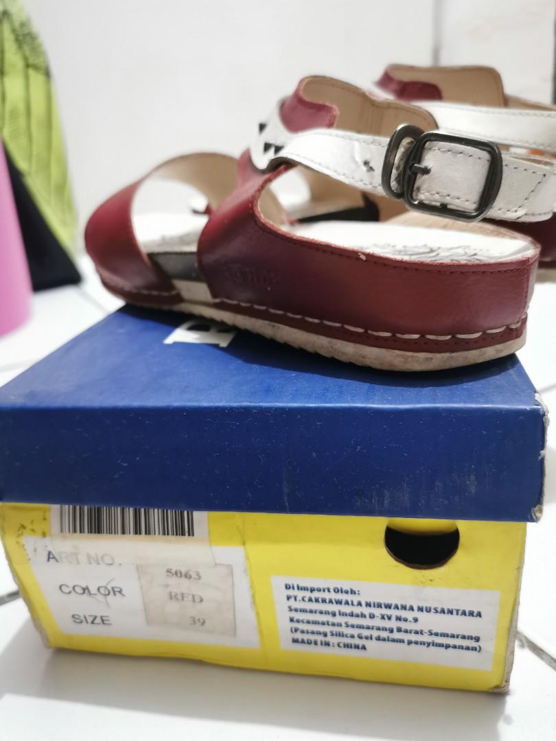 Rohde sepatu sandal, Fesyen Wanita, Sepatu di Carousell