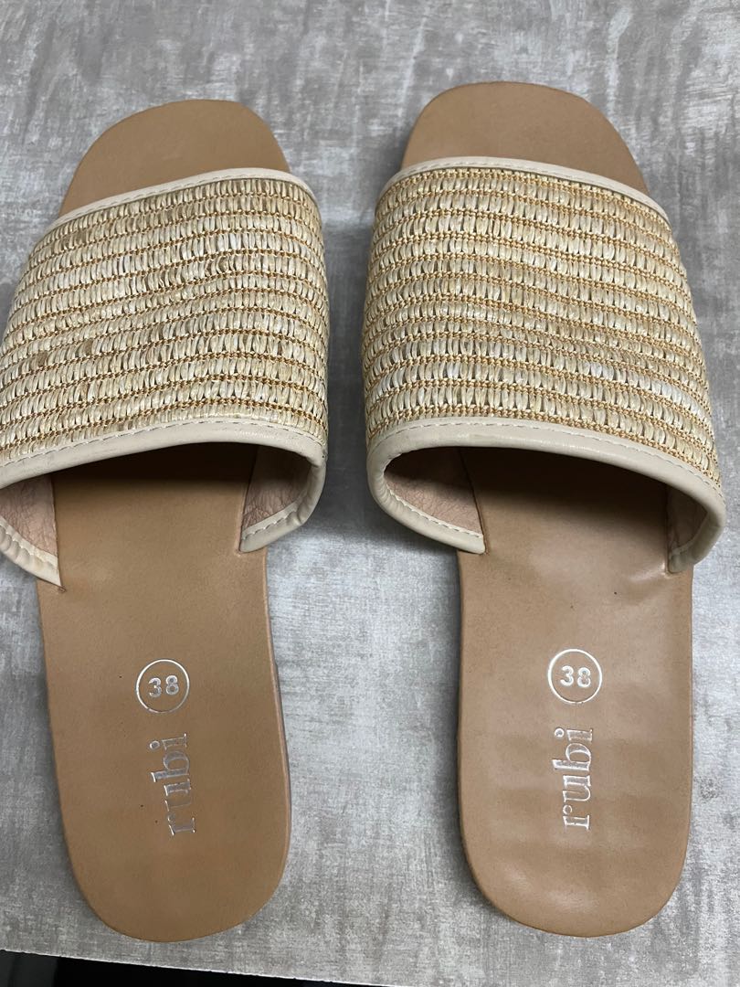 Rubi flats, Women's Fashion, Footwear, Flats on Carousell